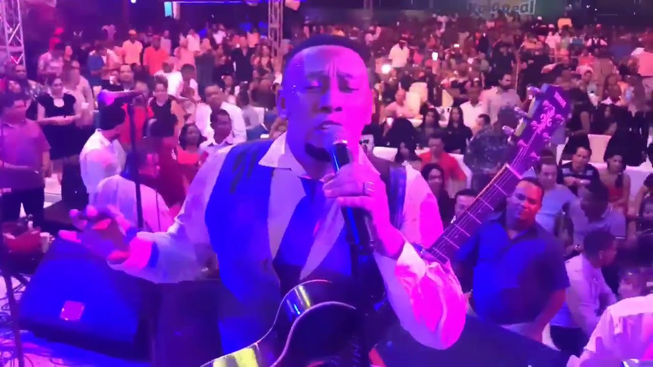 Anthony Santos - Corazon Bonito (En Vivo 2018) - YouTube