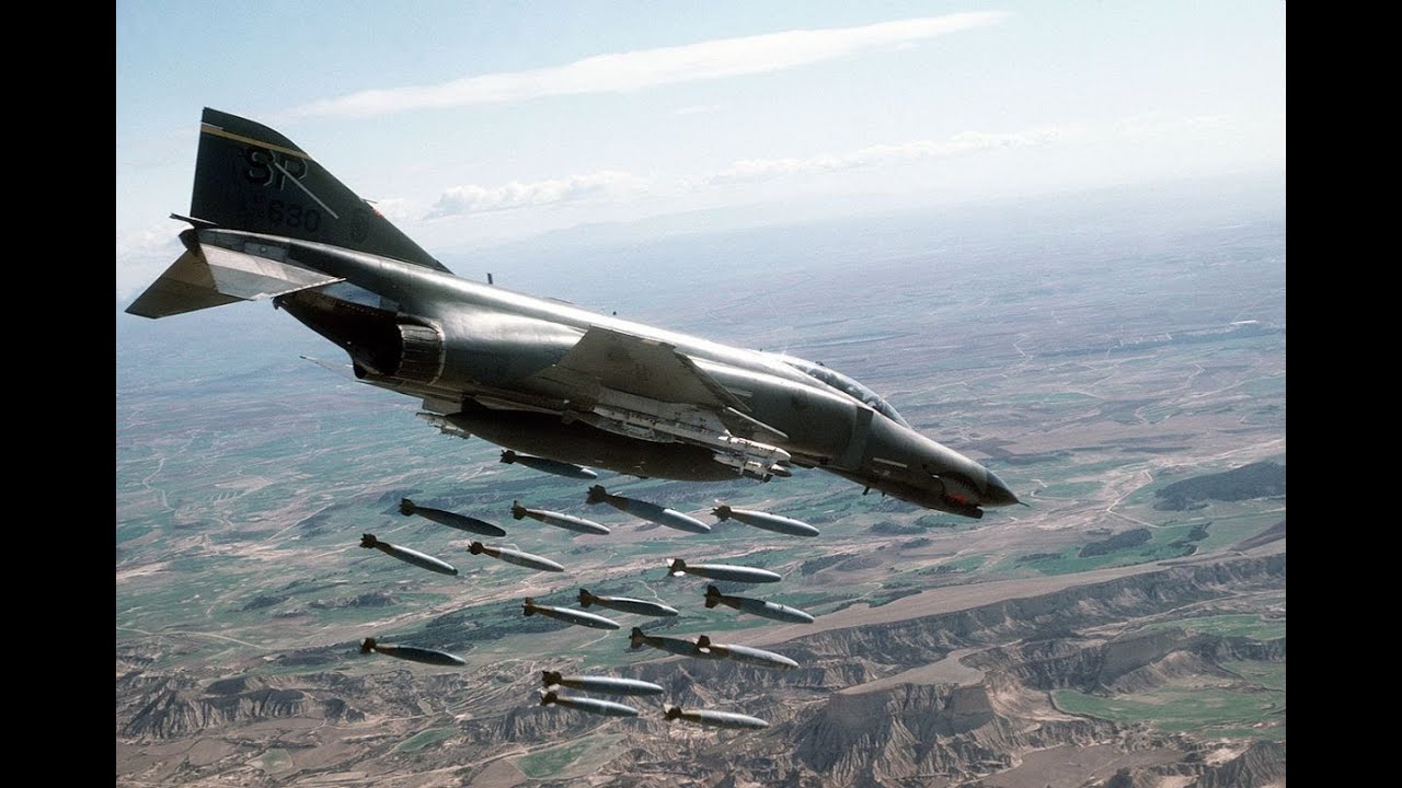 TOSS BOMBING! War Thunder: "Starfighters" Ballistic Computer Mechanics ...