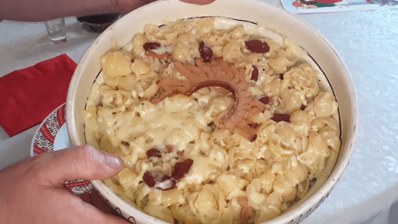 CEA MAI SIMPLA RETETA - MACAROANE CU BRANZA, SLANINA SI CARNATI - YouTube