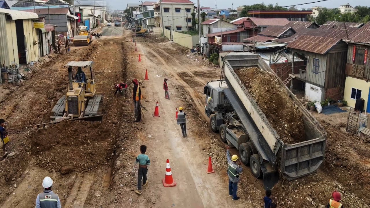 Amazing Action ,Road Repair in City To Build Road Be Tong is Working ...