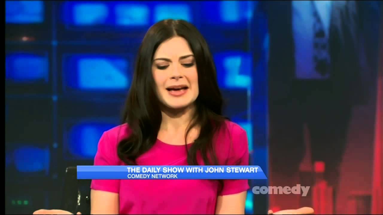 ‘Toronto Star’ reporter Robyn Doolittle makes ‘Daily Show’ debut - YouTube