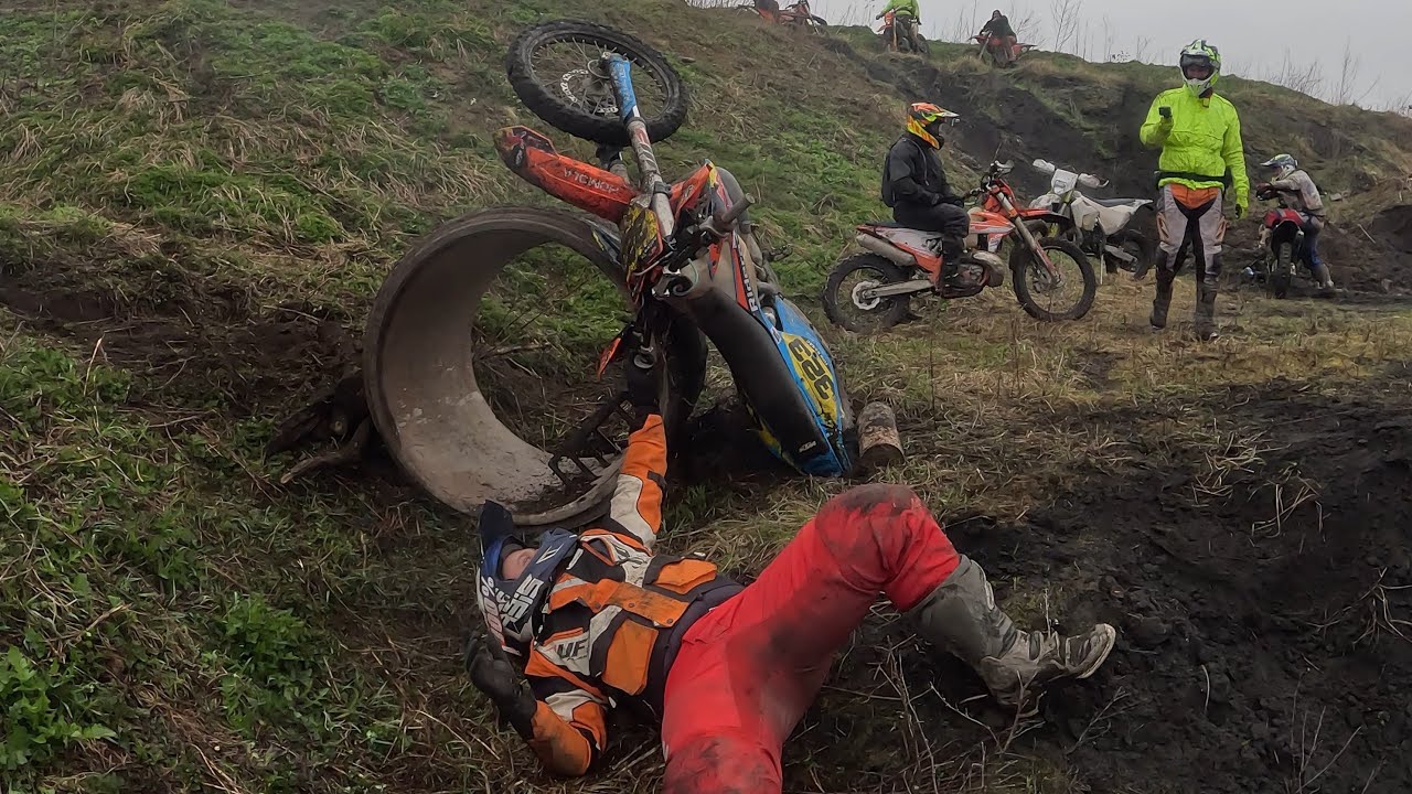 Enduro Husqvarna TE300i 2023 - wet training - 2 stoke power 💪 - YouTube