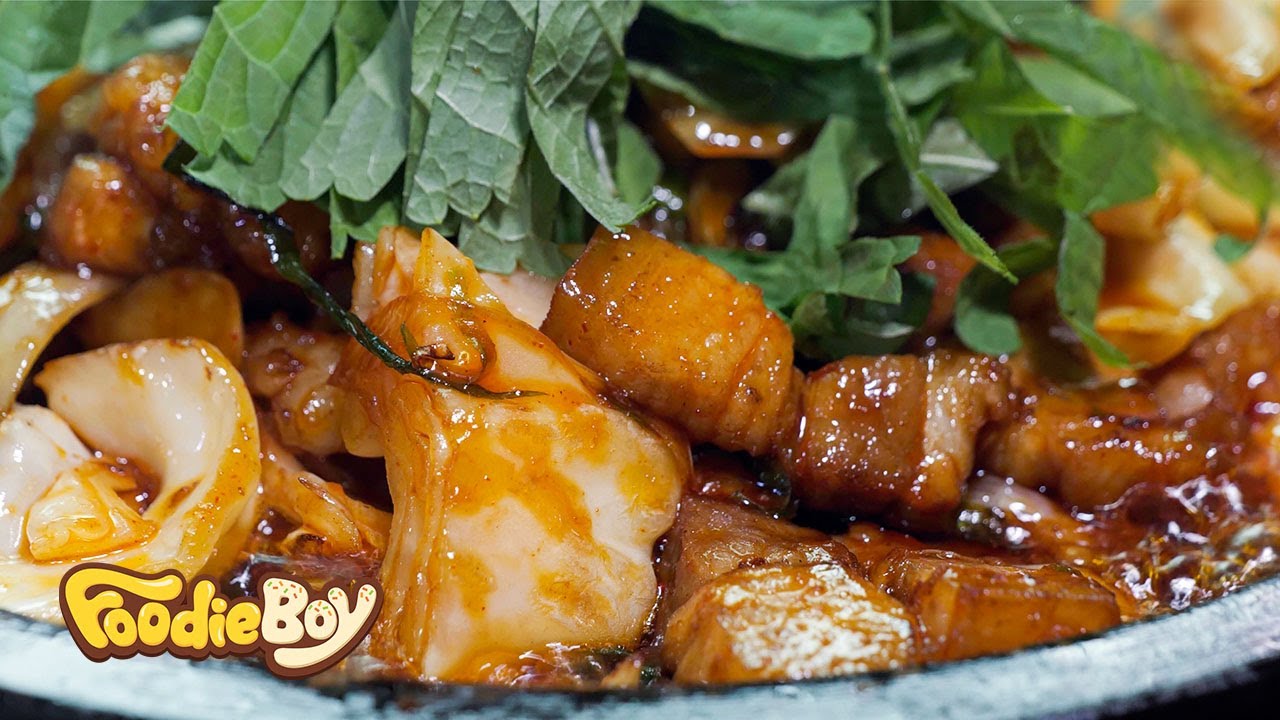 한우대창 고기볶음 / Stir-Fried Korean Beef Tripe and Pork Belly - Korean Street ...