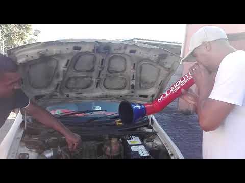 Motomouth doing a rev off a opel corsa 1.4i