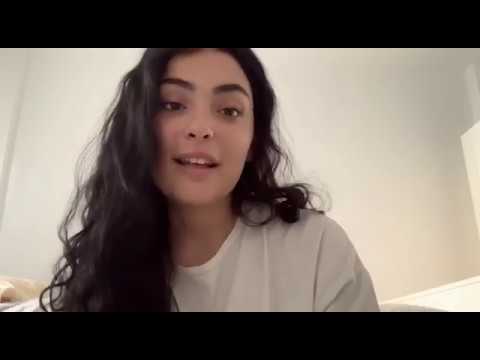 Violeta Hódar: Alumna de Comunicación en ESCO - YouTube