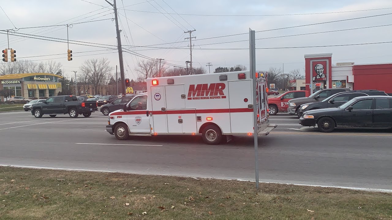Saginaw MI MMR ambulance 256 responding EQ2B Siren - YouTube