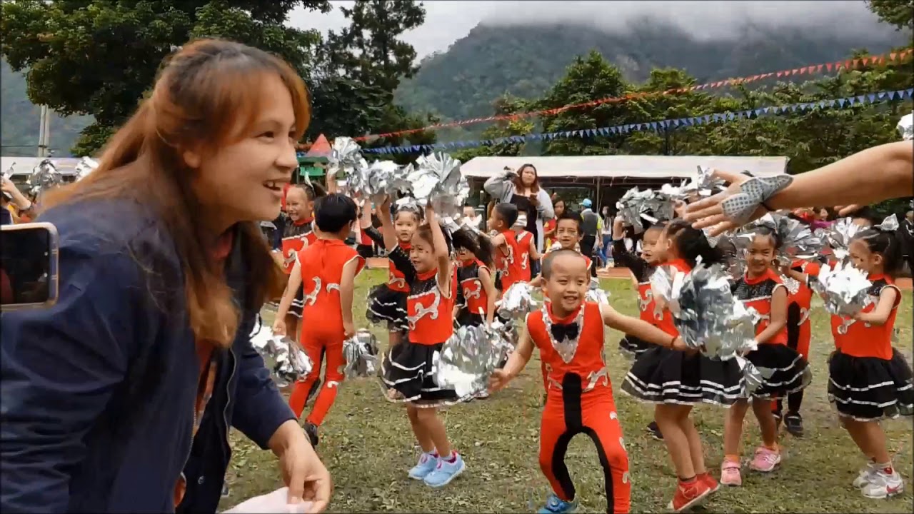 108學年度四季國小村校聯合運動會 四季附幼表演 Skikun Cheerleading 正式 - YouTube