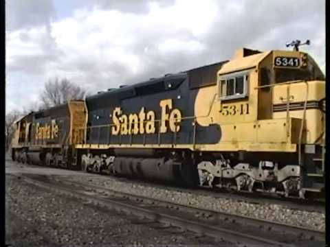 WC SD45#6517 meets WC(ex-SantaFe)5342 north of Burlington,WI+GTW/CN ballast train - YouTube