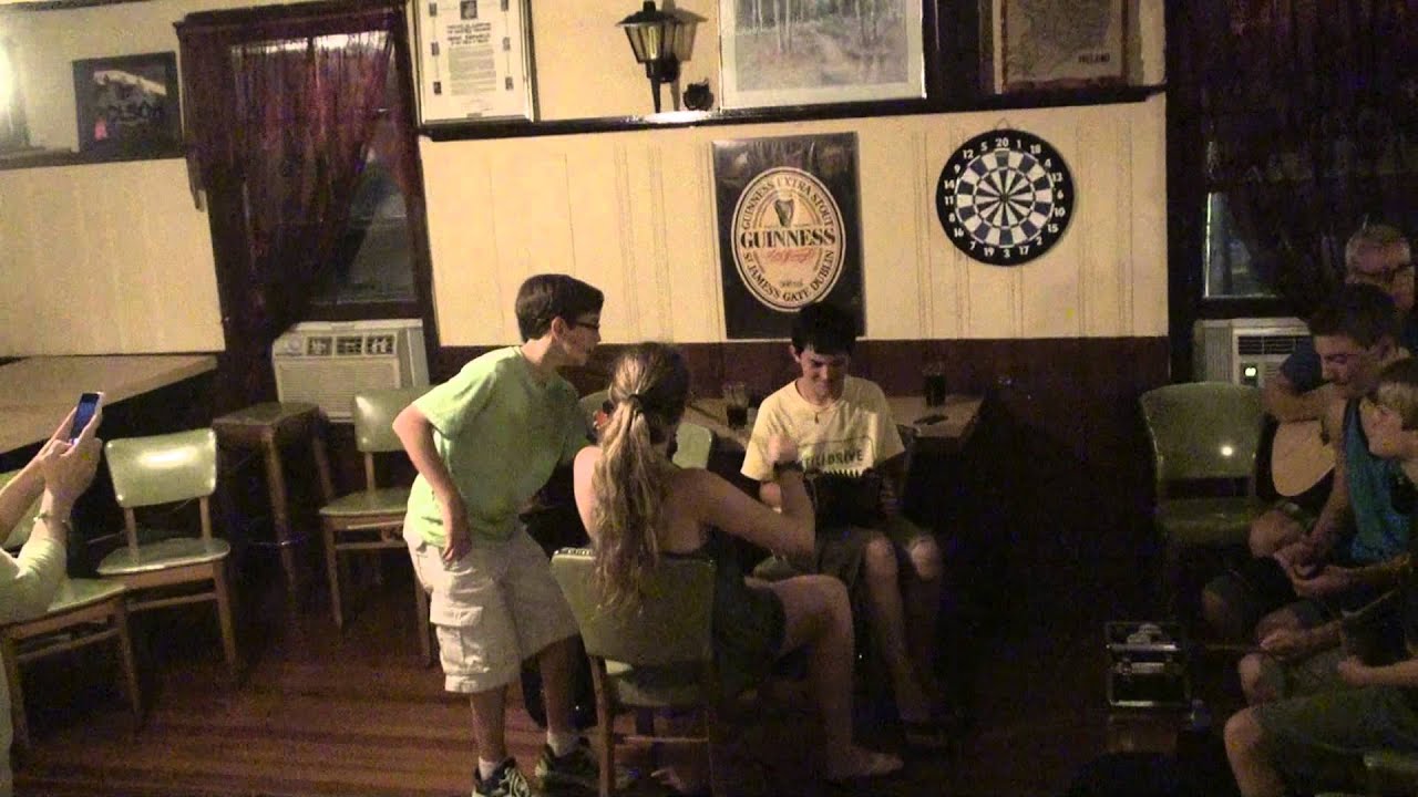 One fiddle, two players - YouTube