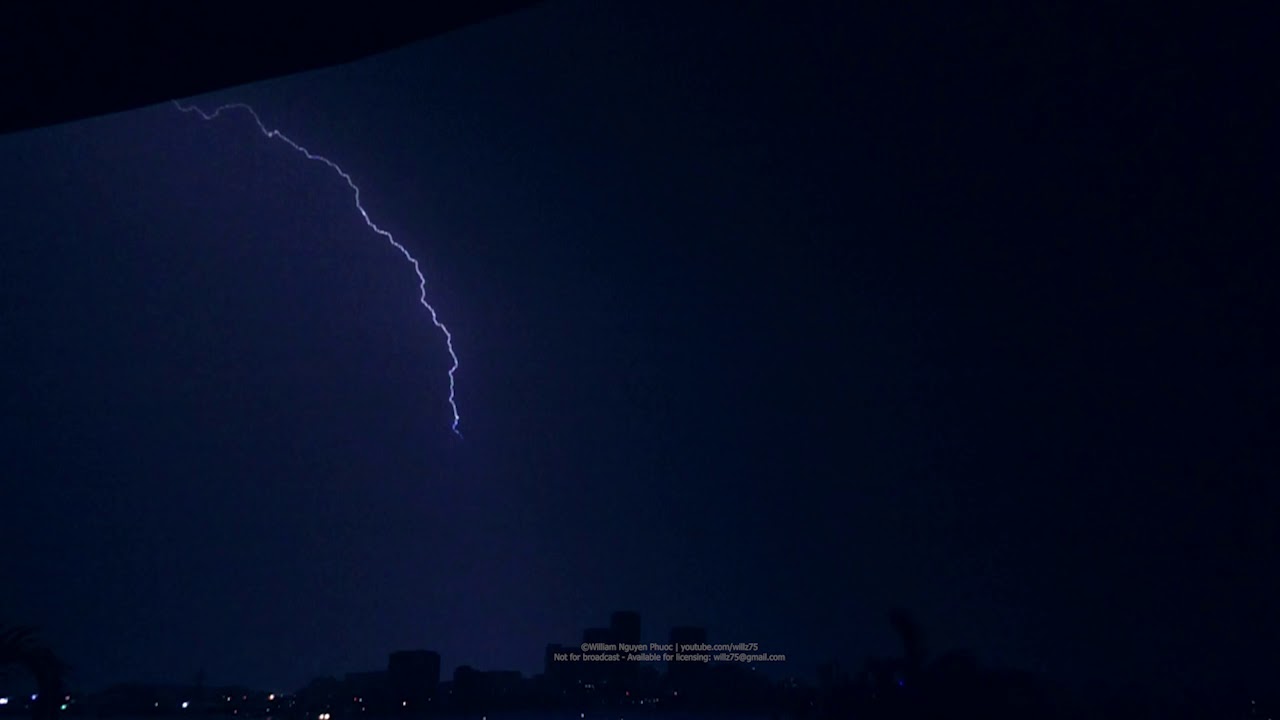 Lightning in slow motion (1000FPS) - 31/01/19 - Darwin Australia - YouTube