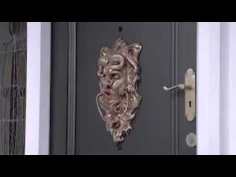 Shocking doorbell prank - YouTube