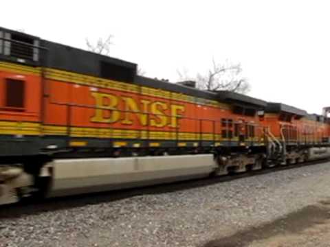 BNSF 6251 gevo leading a freight for memphis,just listen to that horn. - YouTube