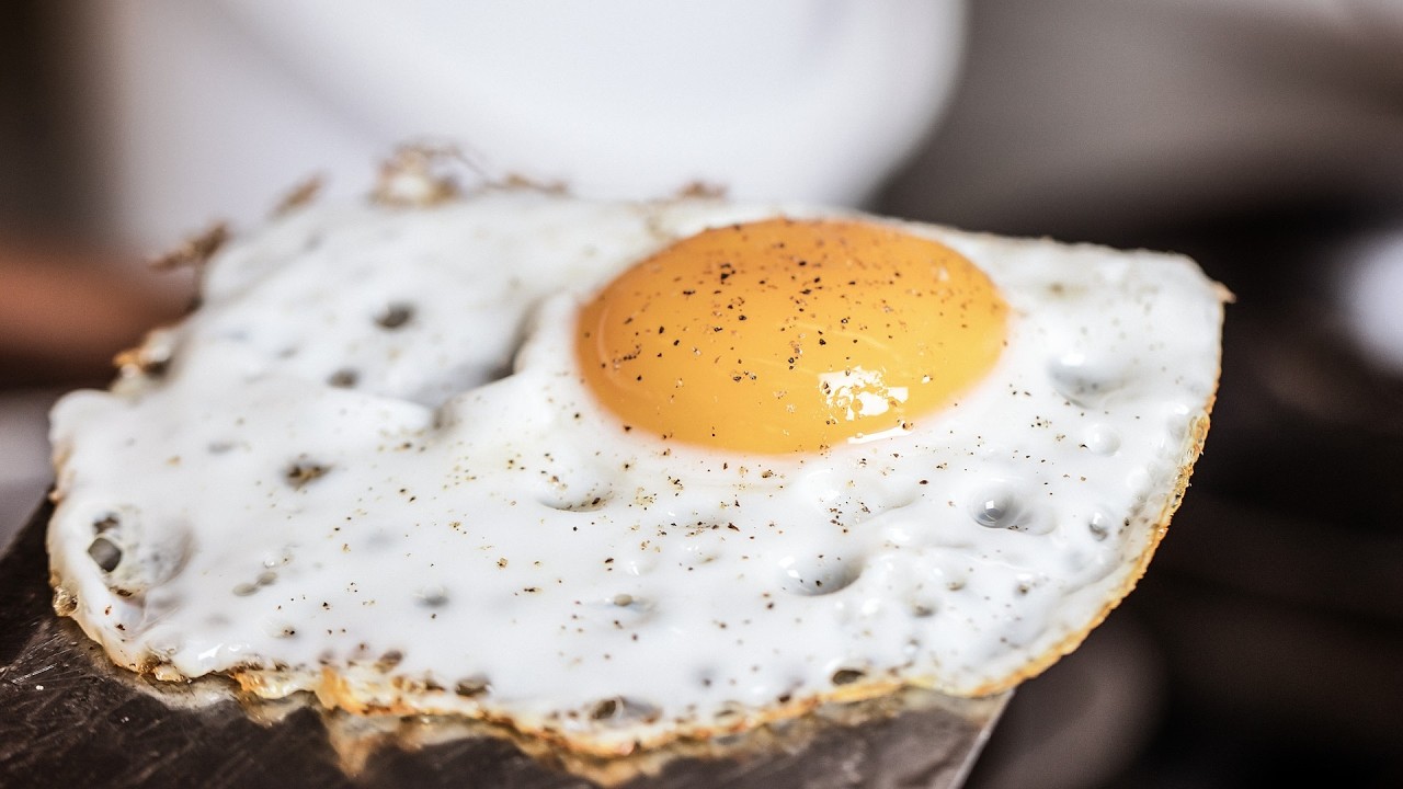 You've Been Using The Wrong Tool To Flip Eggs, Try This Instead (& Other Egg Mistakes To Stop ...