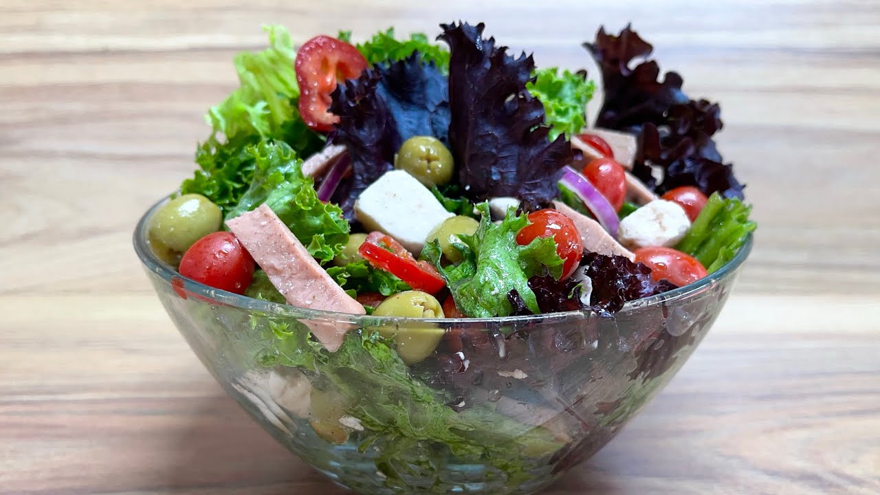An Italian-style salad that will brighten up your day! Fast, easy and ...
