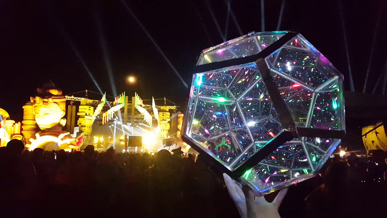 Electric Forest 2018 - Carl, The Infinity Mirror Totem - YouTube