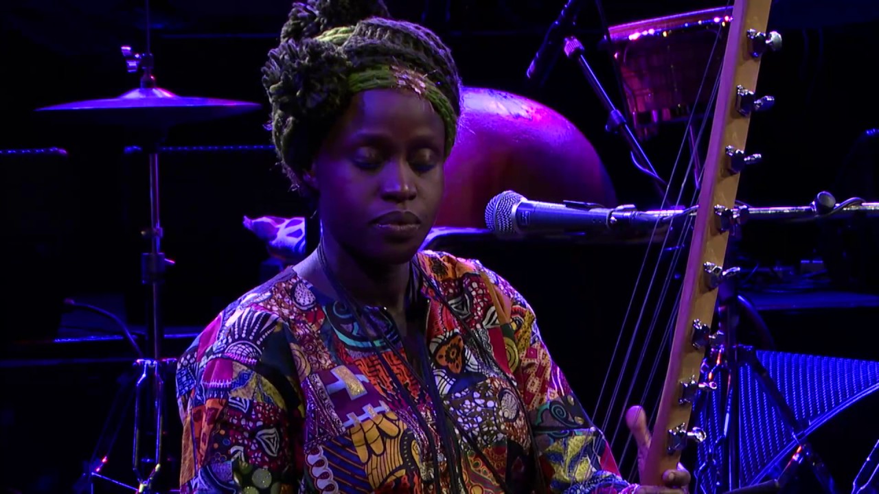Léontina Fall avec Kamele Ngoni, Giani Caserotto et Valentin Ceccaldi ...