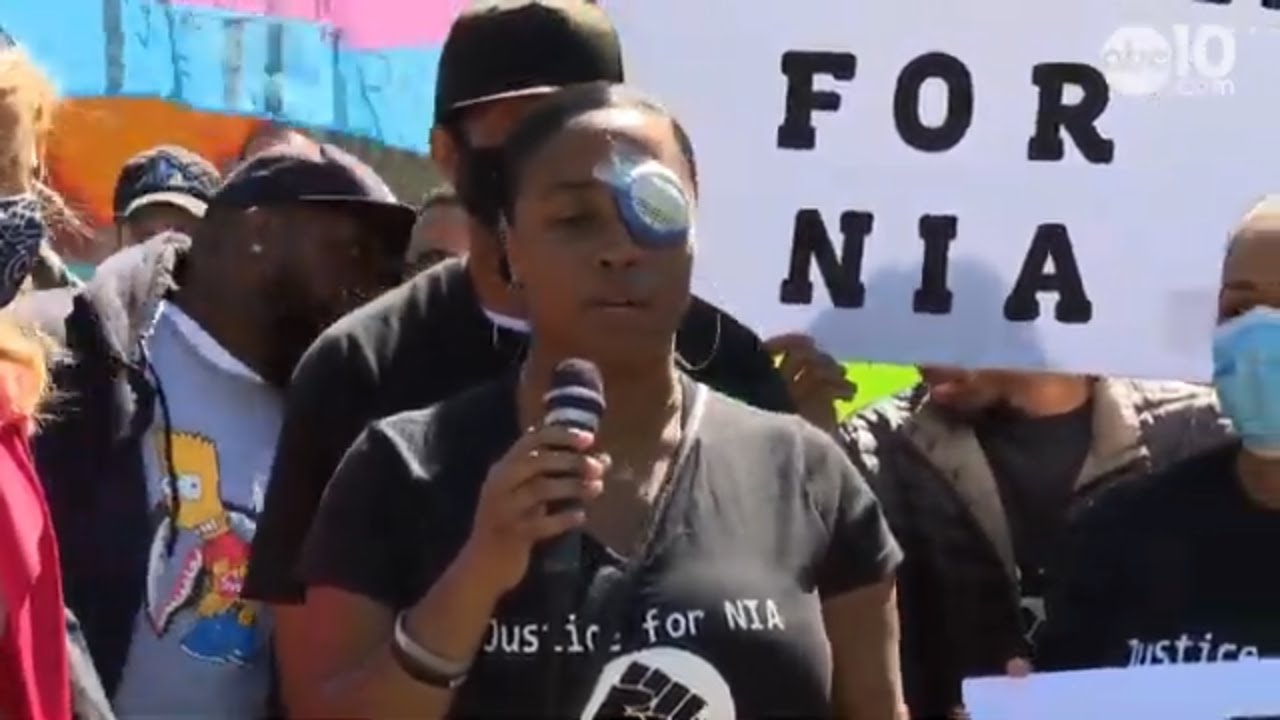 After being hit in the eye by a rubber bullet, a woman is blind in one ...