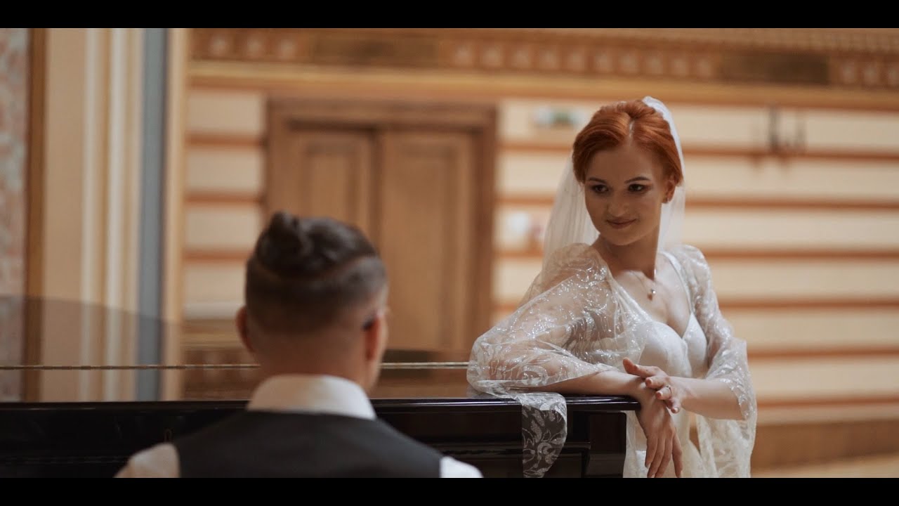 Maria & Marius | Howling at the Moon - YouTube