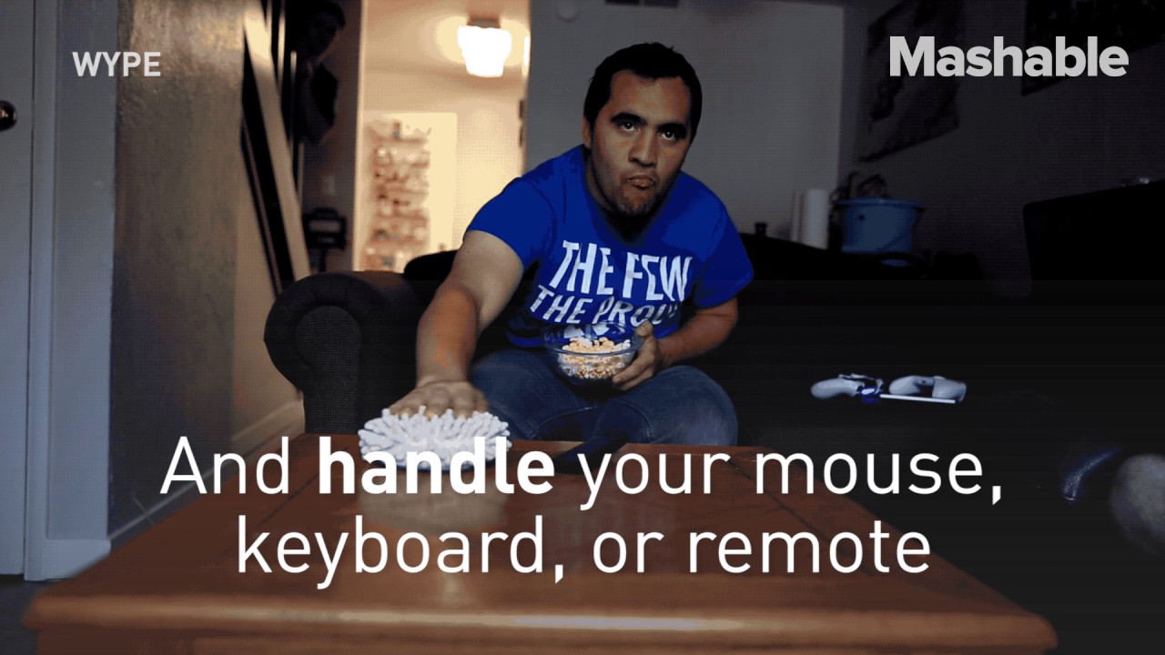 Desktop hand mop lets gamers clean Cheeto dust off their fingers - YouTube