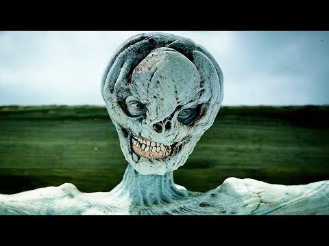 Lanetli Kasabaya Her Yıl Ölümcül Yaratık Gönderiliyor Ve Aileler Çocuklarını Onu Avlamaya Zorluyor!