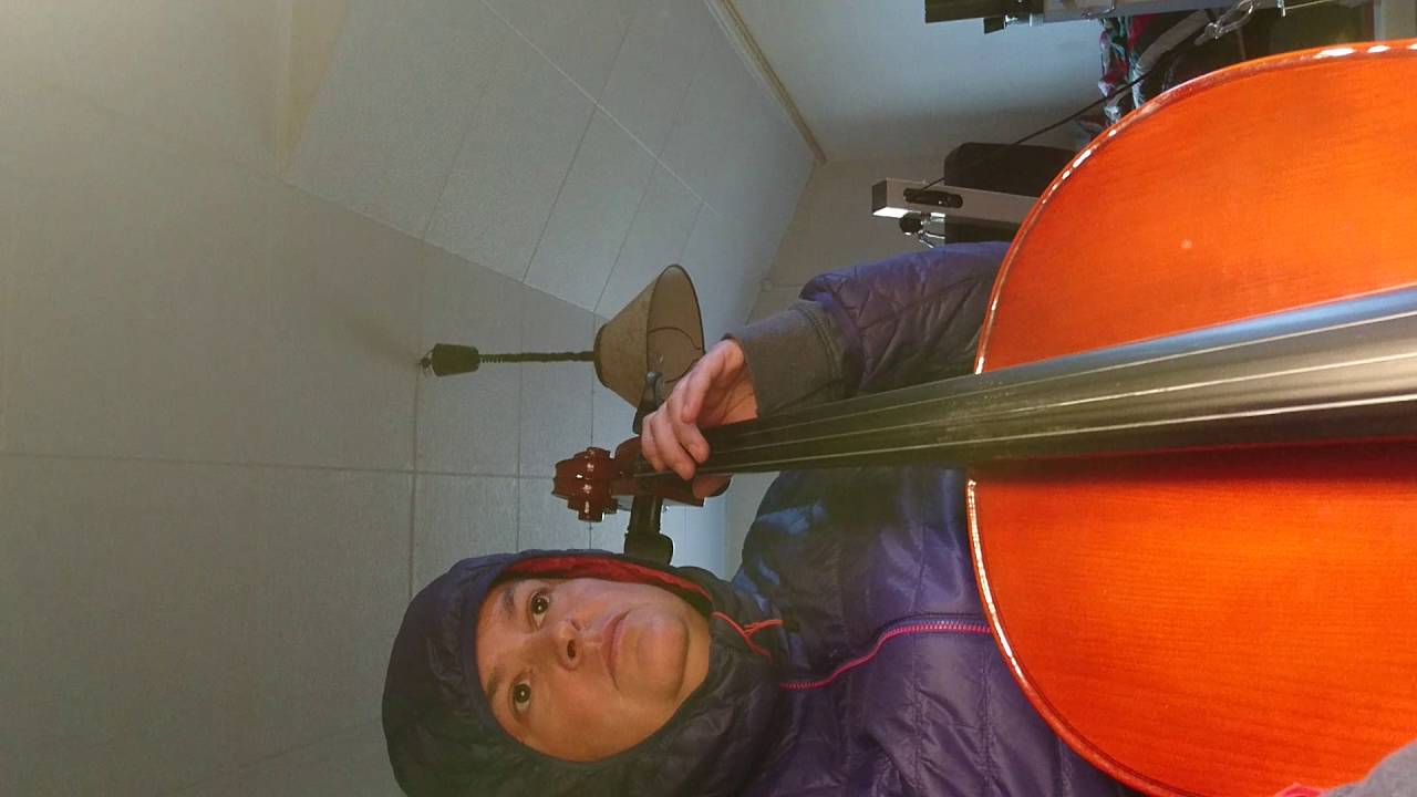 Absolute beginner celloist playing Prelude from Suite No. 1 for ...