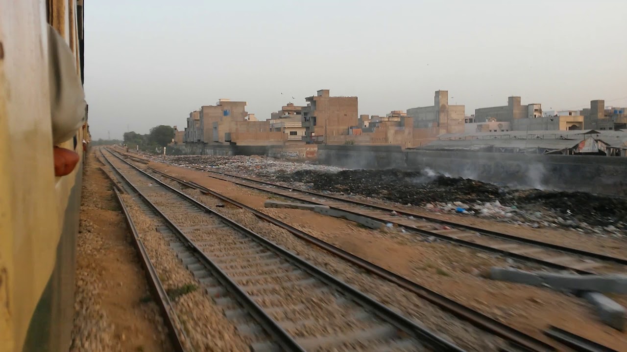 fastest 25Up Bahauddin Zakria Express drigh road to landhi Junction ...