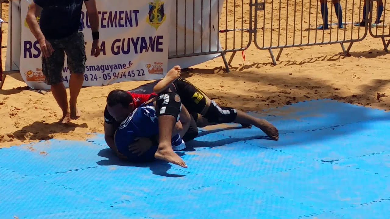 Beach grappling-sisco - YouTube