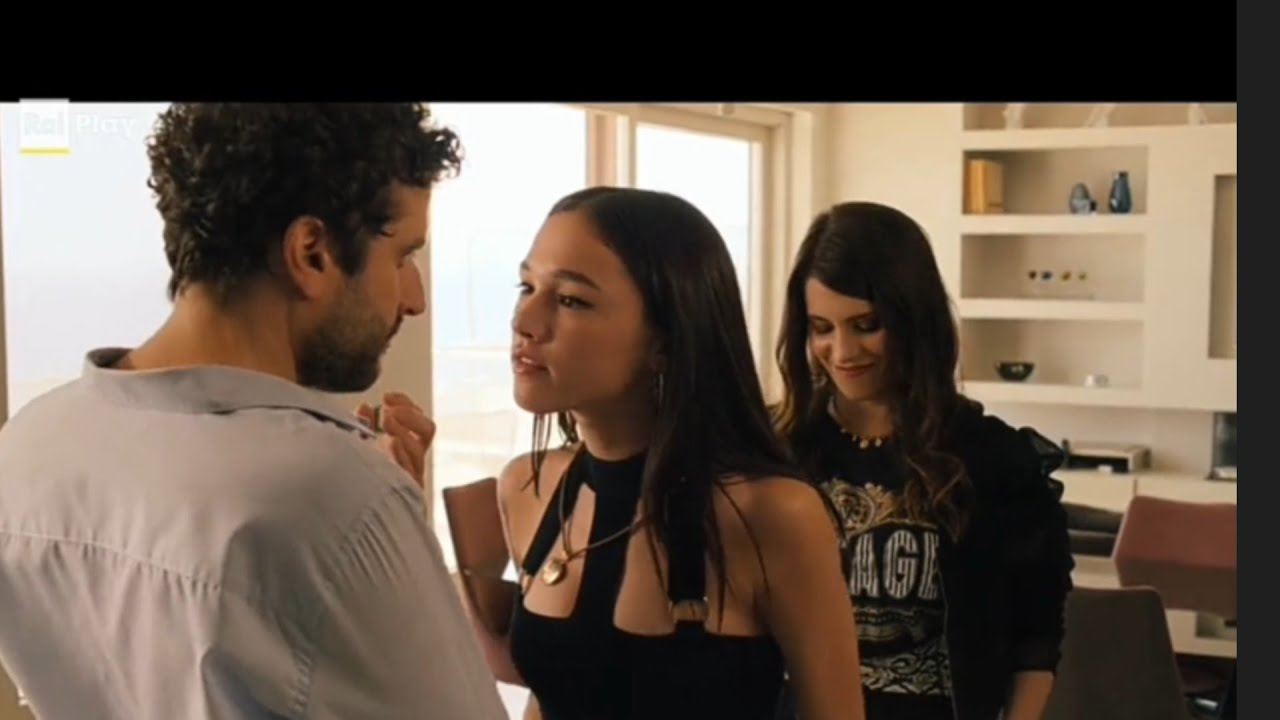 "IO SONO ROSA RICCI" (Mare Fuori 3) - YouTube