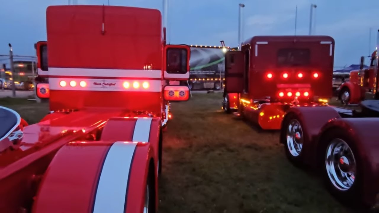 INCREDIBLE Light Show - Custom Big Rigs! - YouTube