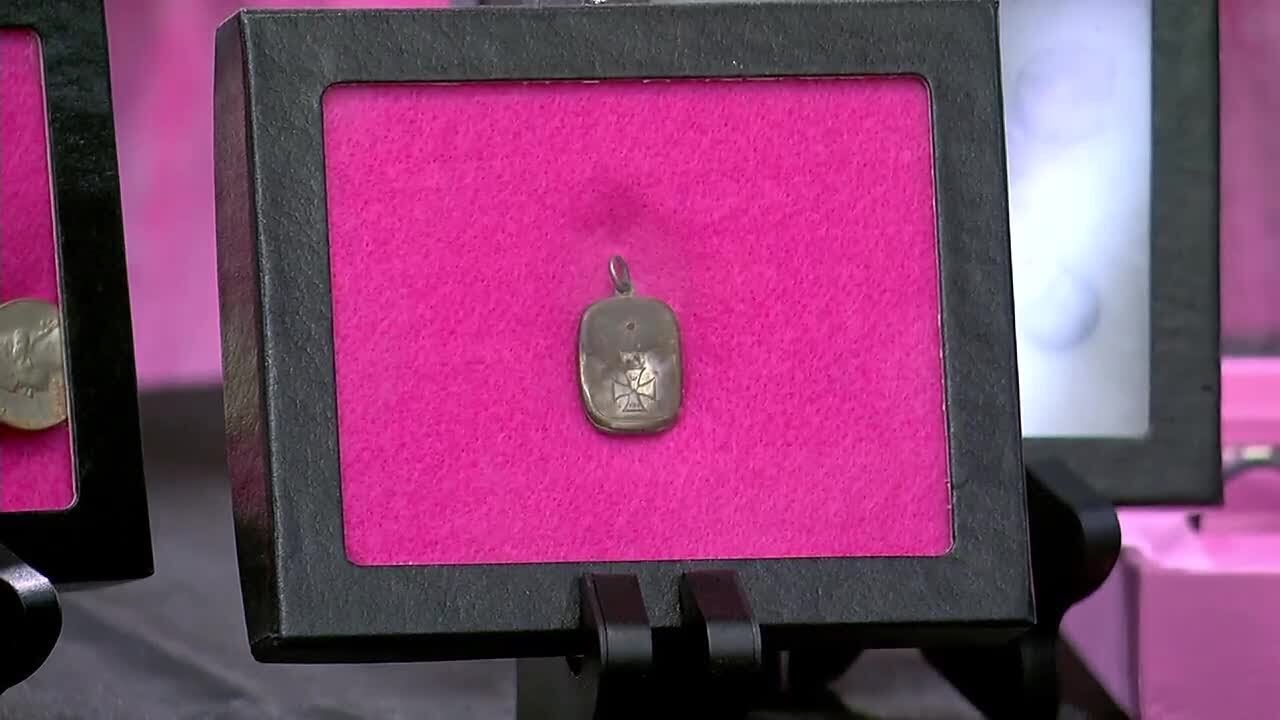 Treasure hunt haul with Discovery Daisy - YouTube