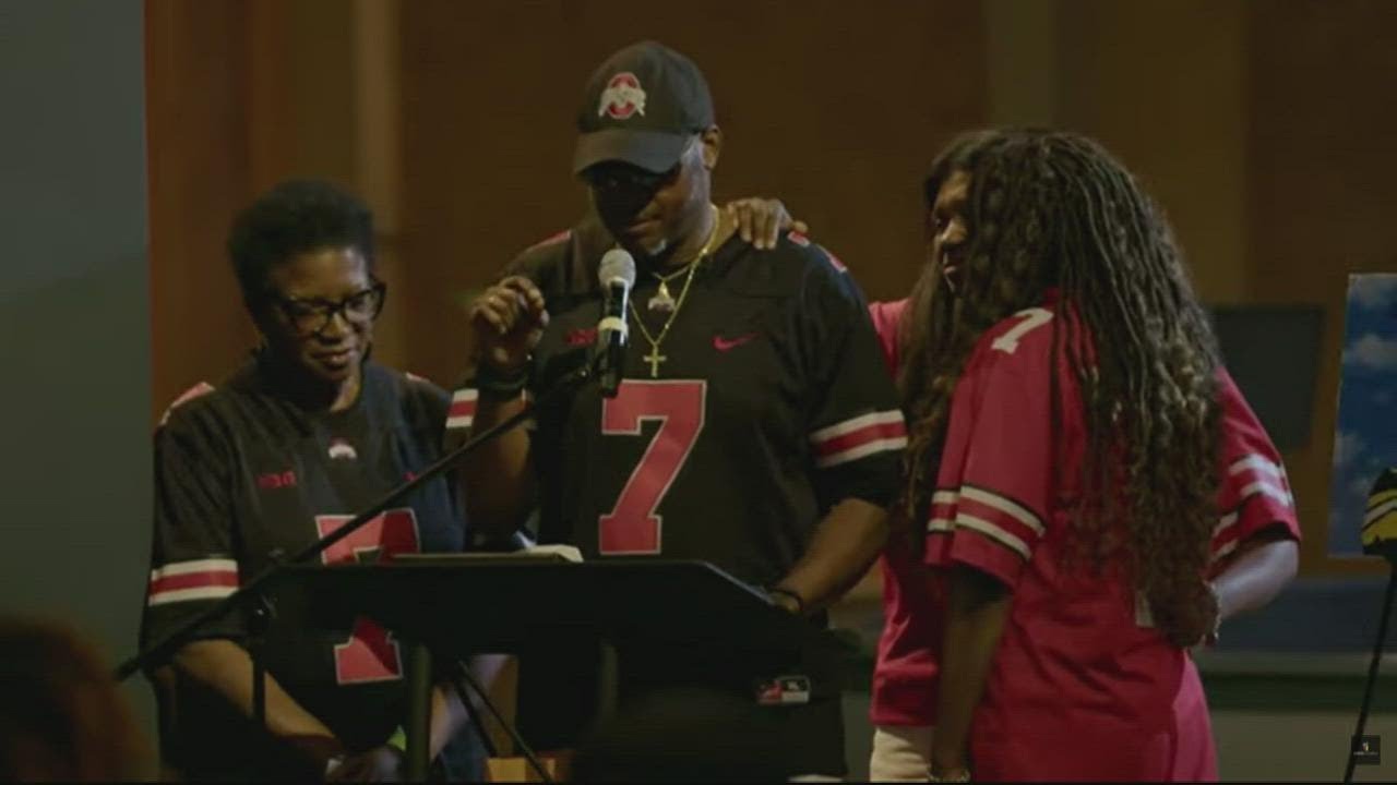 Family of former Washington NFL quarterback honors Dwayne Haskins ...