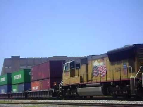 UP 8192 leading the Z-LAMN in Dallas, Tx. © - YouTube