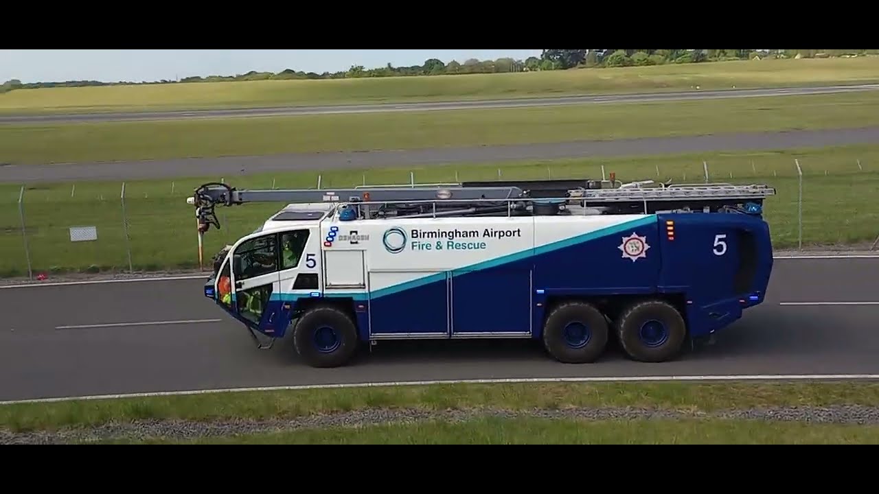 BHX Fire engine heads to JET2 Emergency landing - YouTube