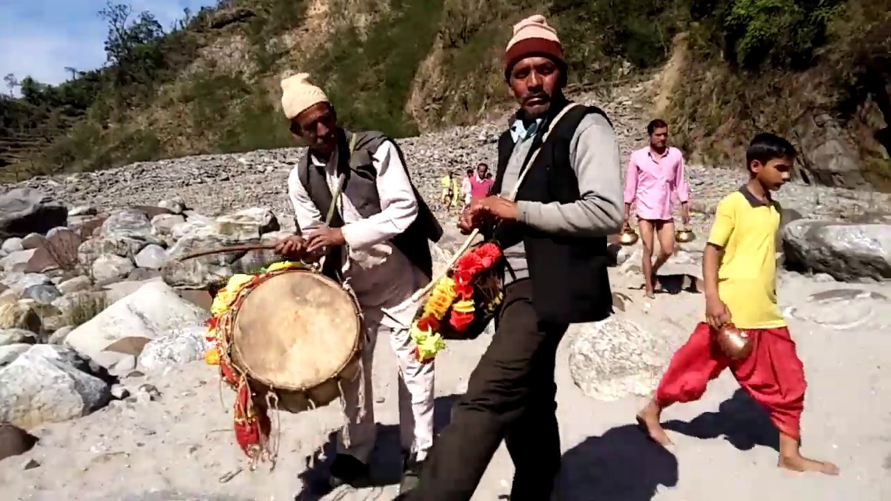dhol dhamo देवभूमि के देवताओं को जगाने वाली अद्भुत कला - YouTube