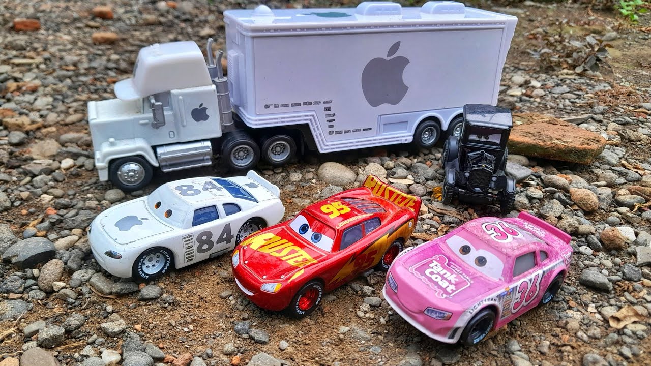 looking for disney pixar cars3, McQueen, tow mater, chick hicks, lizzie ...