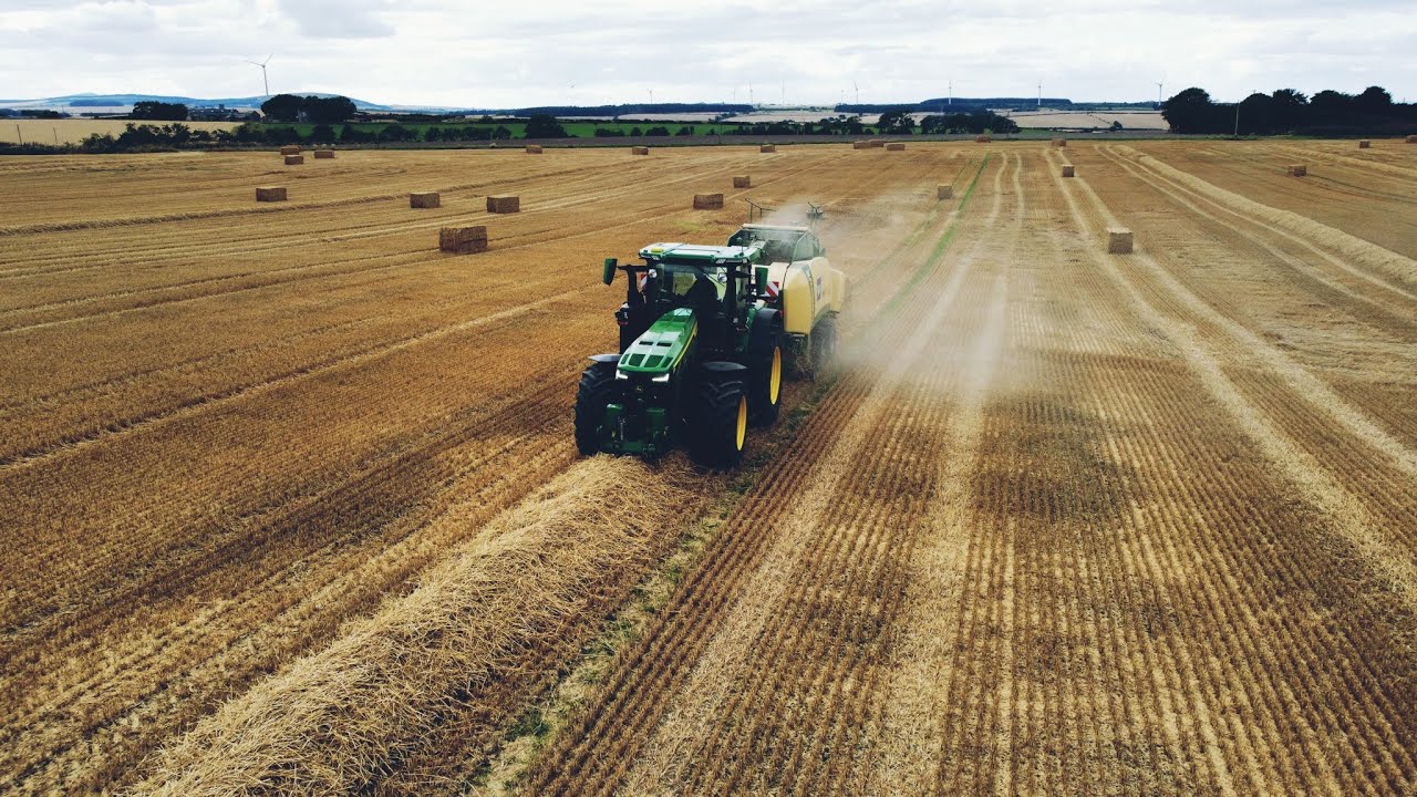 Benzies baling - 6250R, 8330R - YouTube