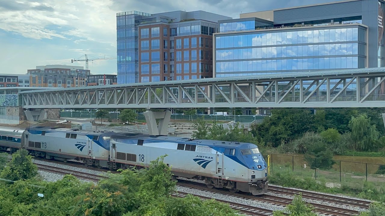 Amtrak Silver Star 92 passes through Potomac Yard - YouTube