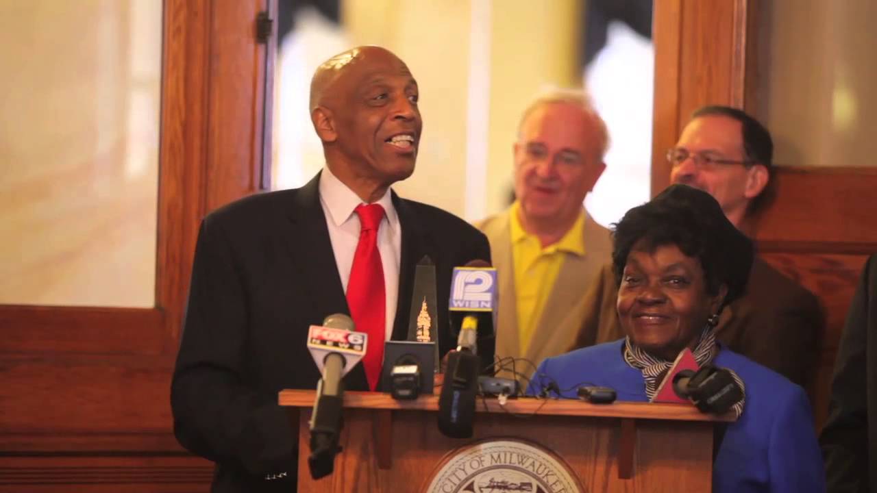 Reuben and Mildred Harpole receive public service award - YouTube