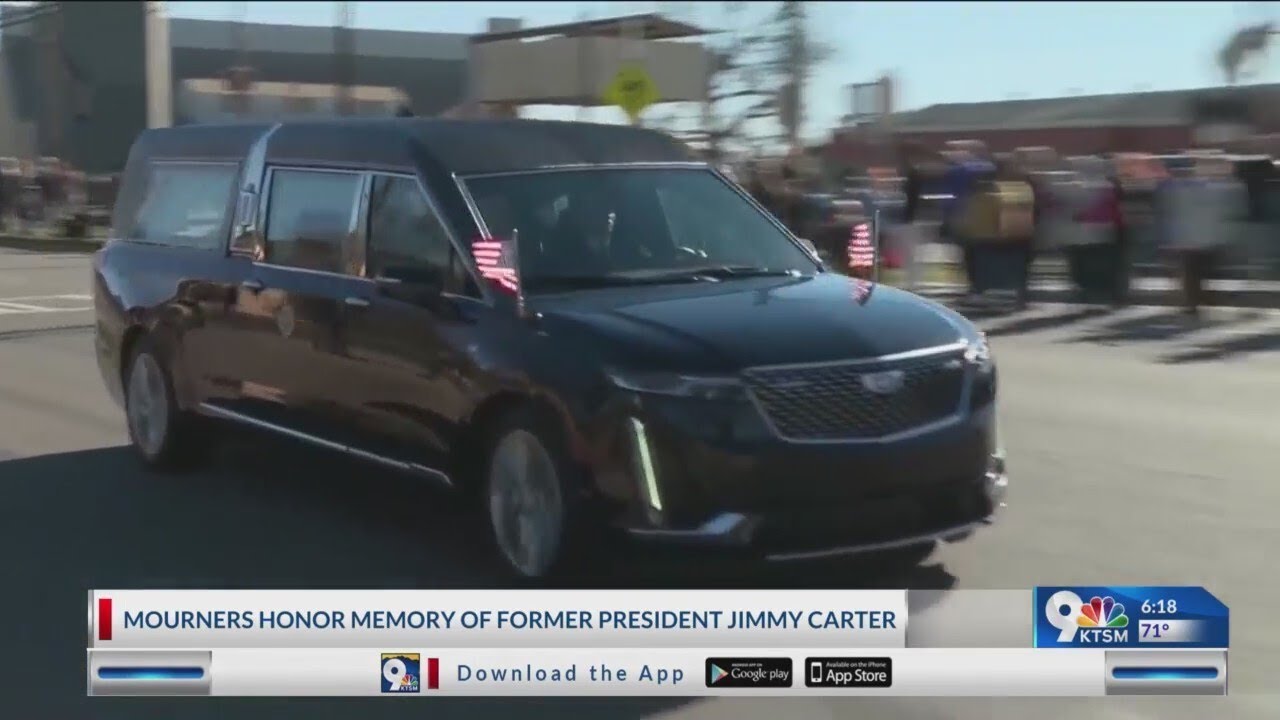 Georgians mourn, honor former President Carter during motorcade - YouTube