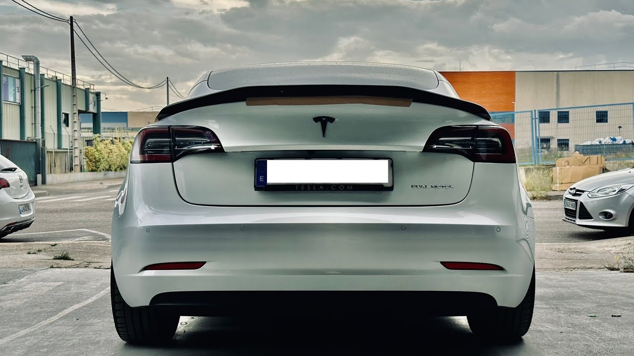 Tesla Model 3 La instalamos nuevo Alerón "V Style" - YouTube