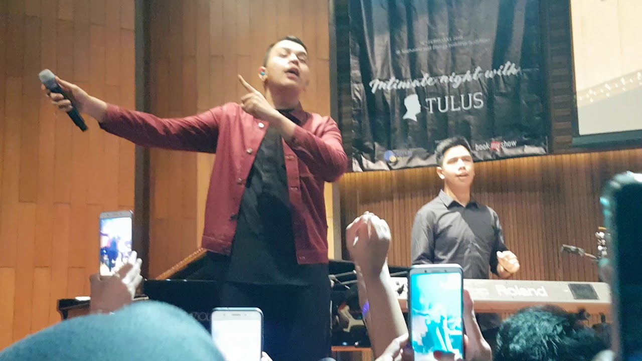 Tulus - Tukar Jiwa (Intimate Night with Tulus Concert - Live Konser ...