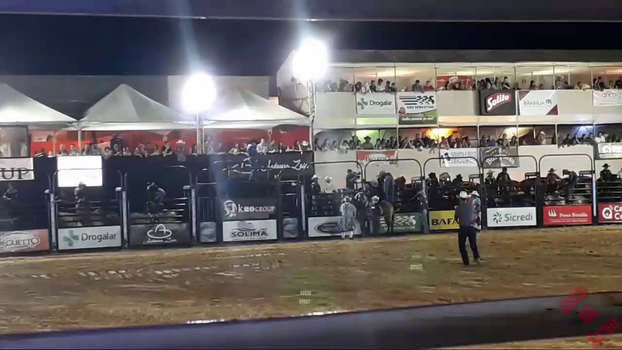 Rodeio em Touro Circuito Rancho Primavera Santa Cruz Do Rio Pardo ...