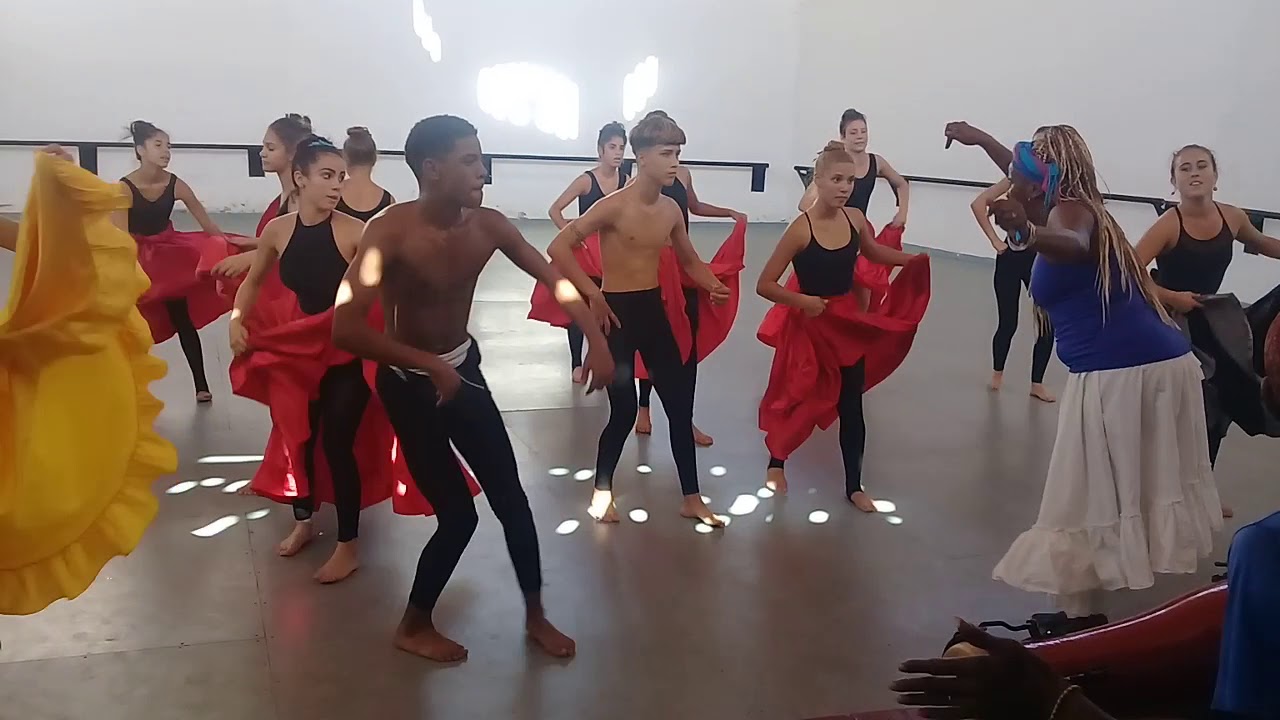 Clase de folklore cubano en Escuela Nacional de Danza - YouTube