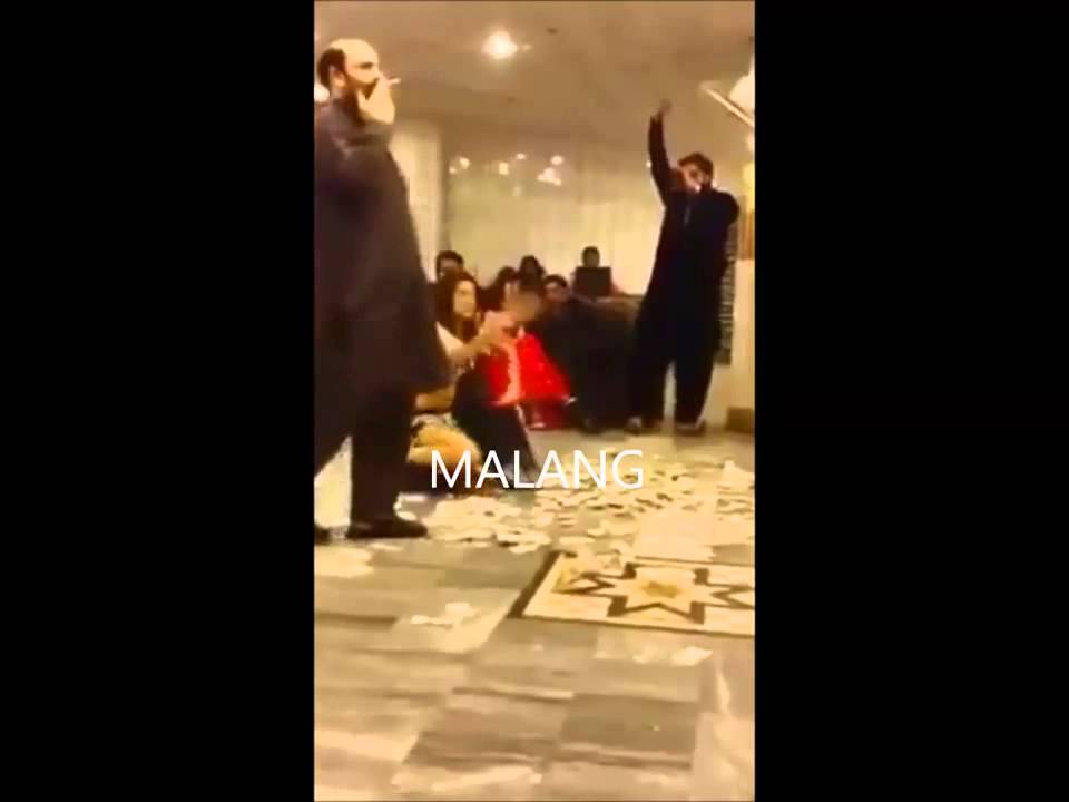 PAKISTAN WEDDING DANCE 2014 MUJRA PRIVATE PARTY - YouTube