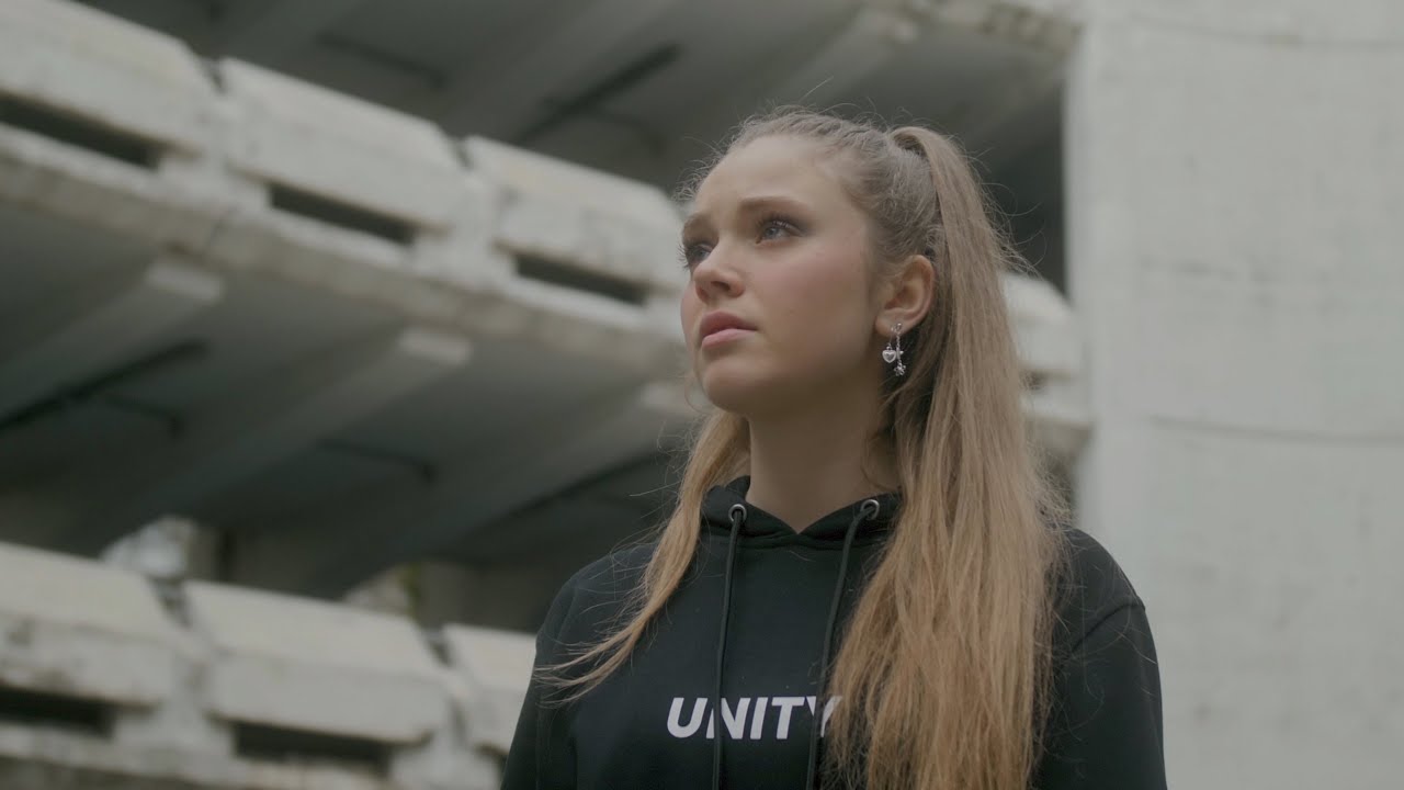 CROIS EN TOI - JUNIORTV FT MANON BOYER ( CLIP OFFICIEL ) - YouTube