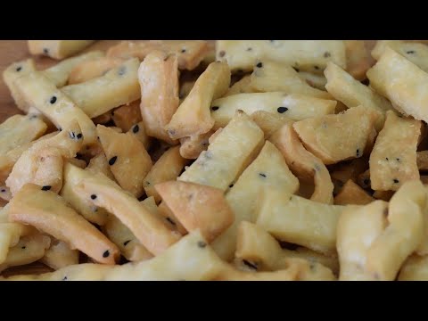 नमक पारे बनाने का तरीका - Namak Pare Recipe - Crispy Namakpara Nimki ...