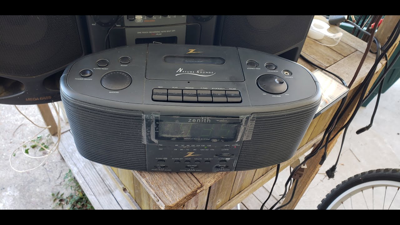 Early 90's Zenith clock radio. Even while facing oblivion, they were ...