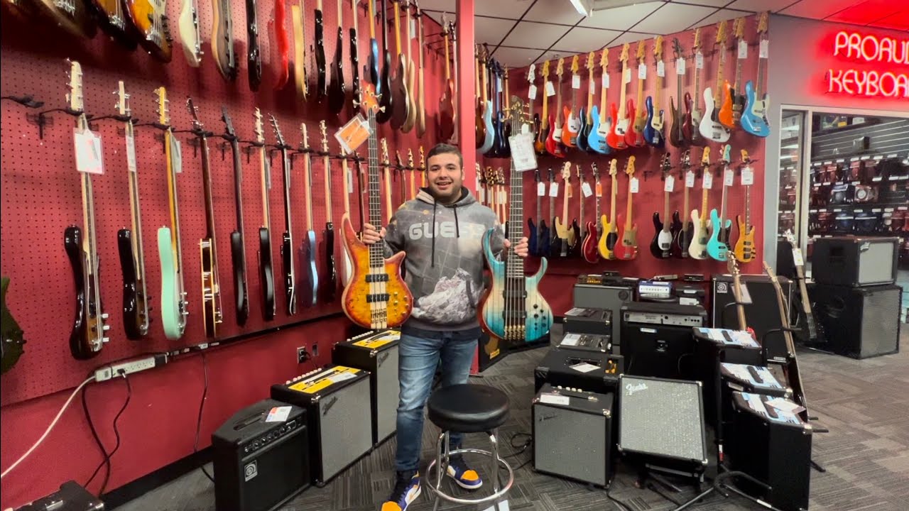 Calando Bajos en Guitar Center + Mike Pimentel Bass - YouTube