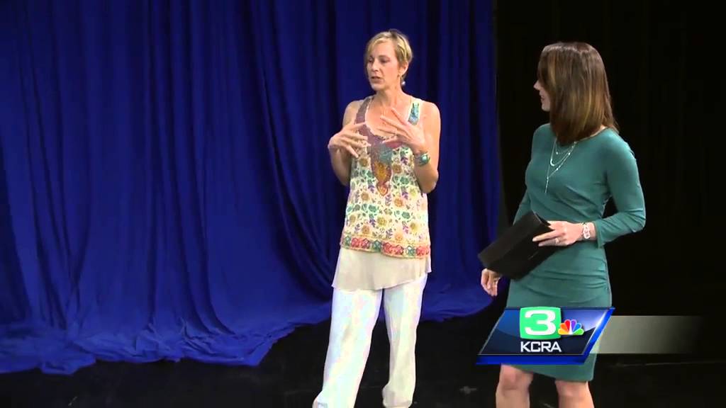 The benefits of teaching kids yoga - YouTube