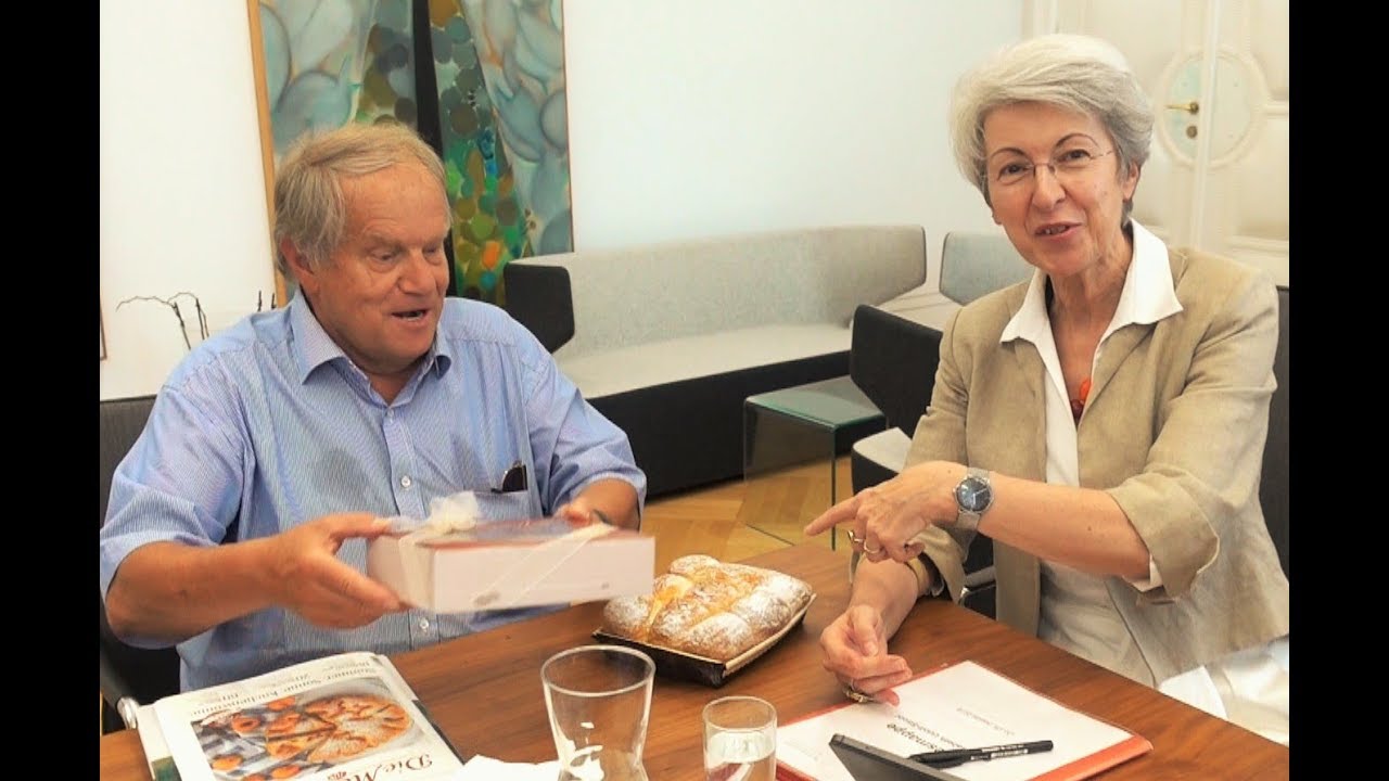 Wuchteln für Ministerin Mag Elisabeth Udolf Strobl - YouTube